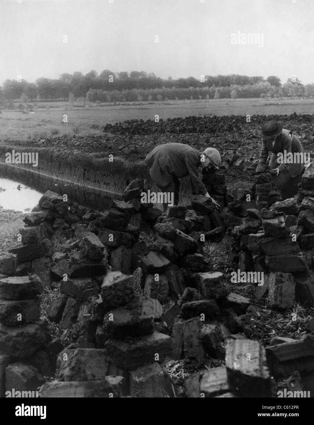 Peat bog ireland digging hi-res stock photography and images - Alamy