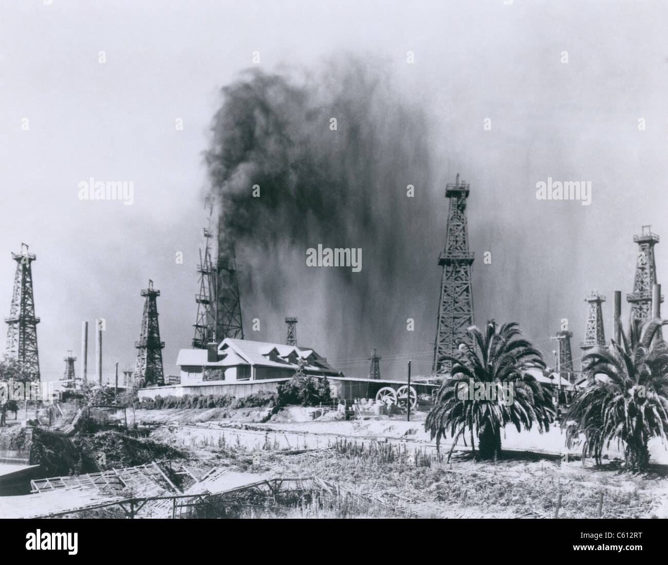Long beach oil wells hi-res stock photography and images - Alamy