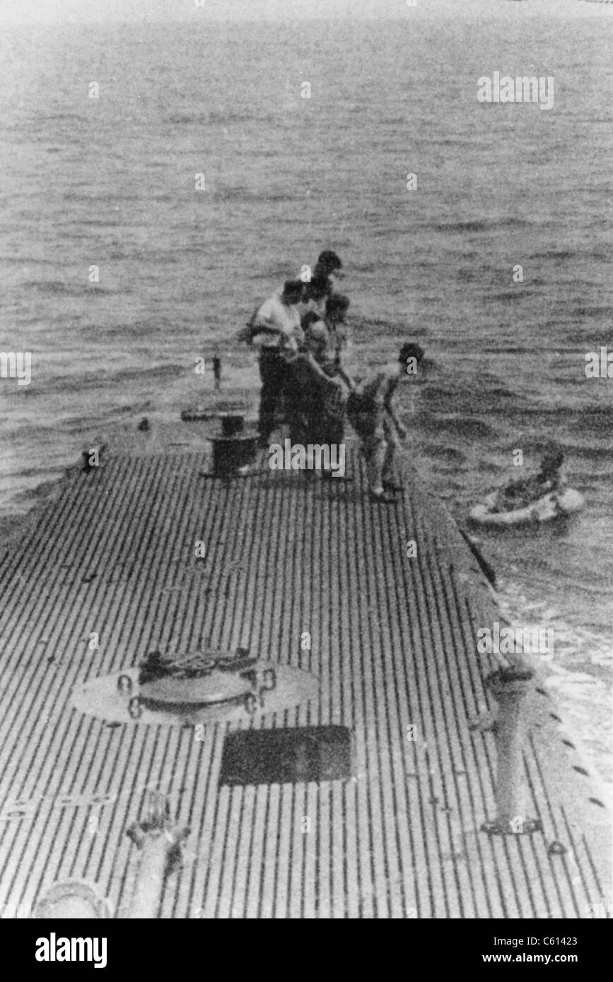 World war 2 submarine crew hi-res stock photography and images - Alamy