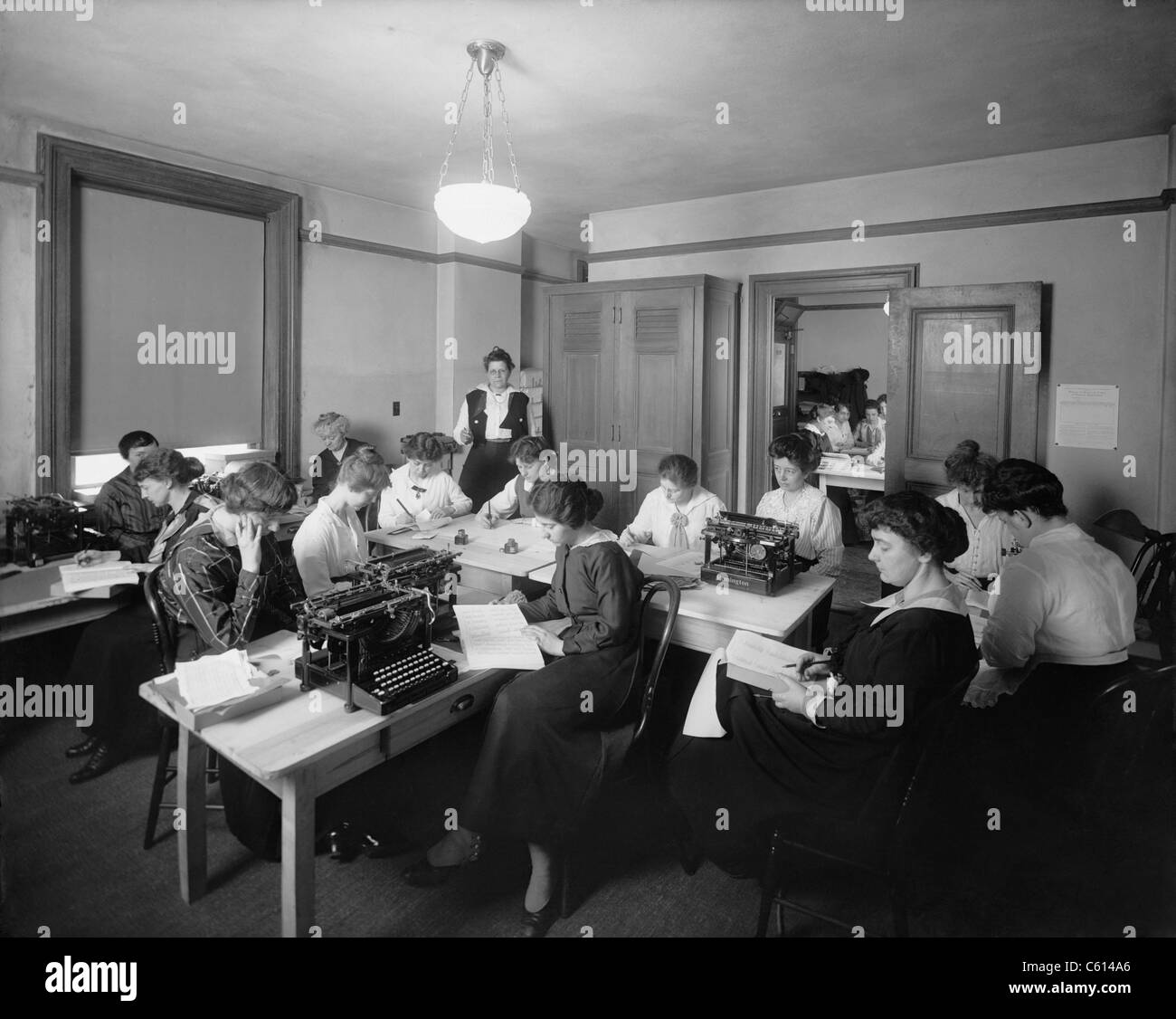 20th century office employees hi-res stock photography and images - Alamy