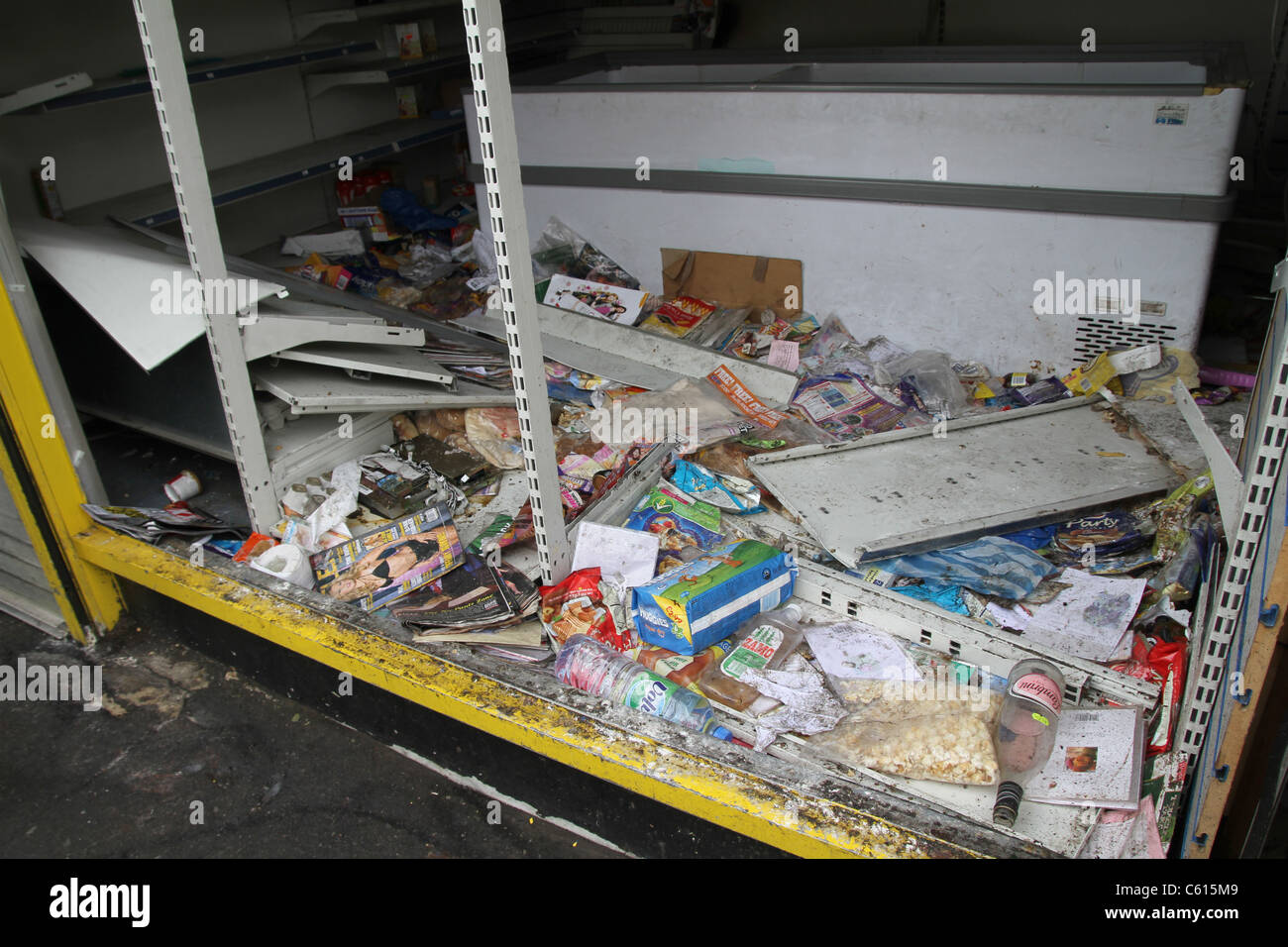 Hackney looting hi-res stock photography and images - Alamy