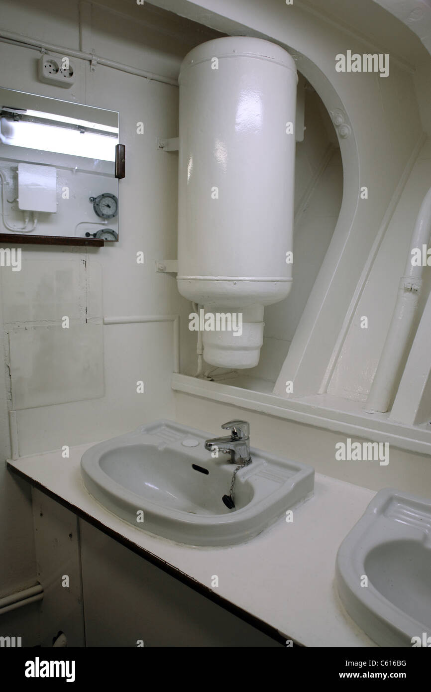 Old ship interior hi-res stock photography and images - Alamy