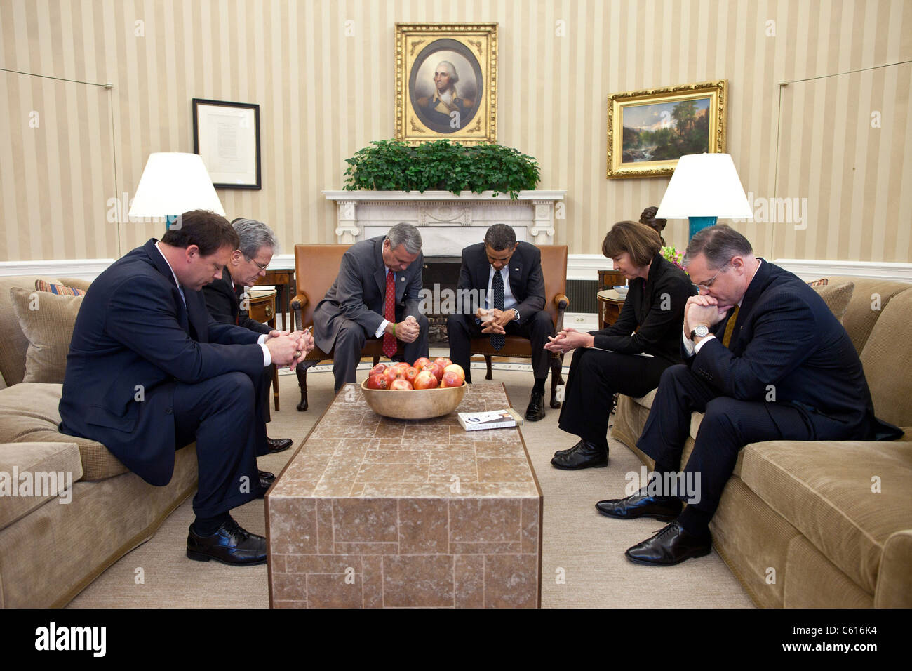 Barack obama prayer hi-res stock photography and images - Alamy