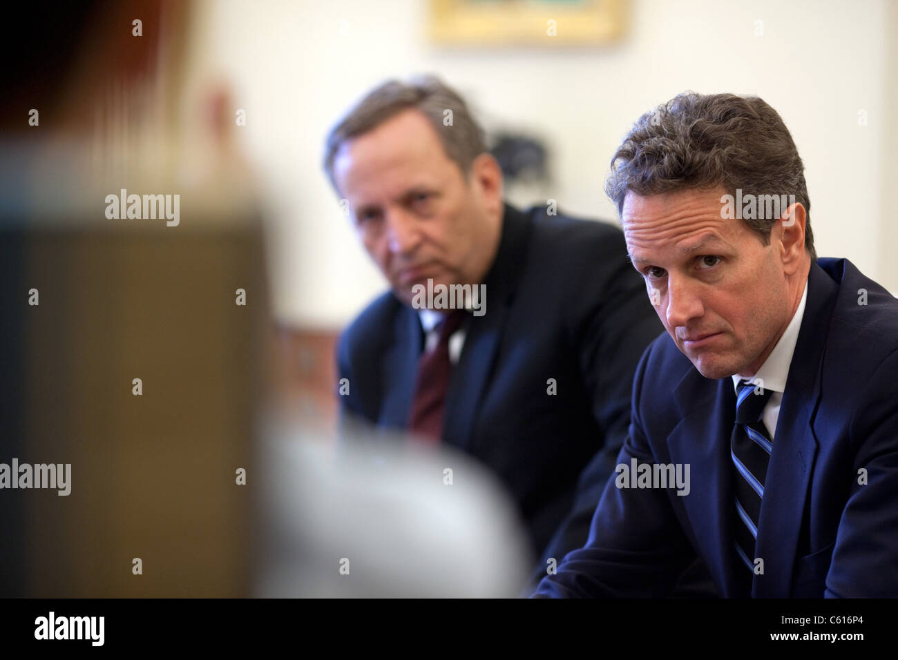 Timothy geithner and larry summers hi-res stock photography and images ...