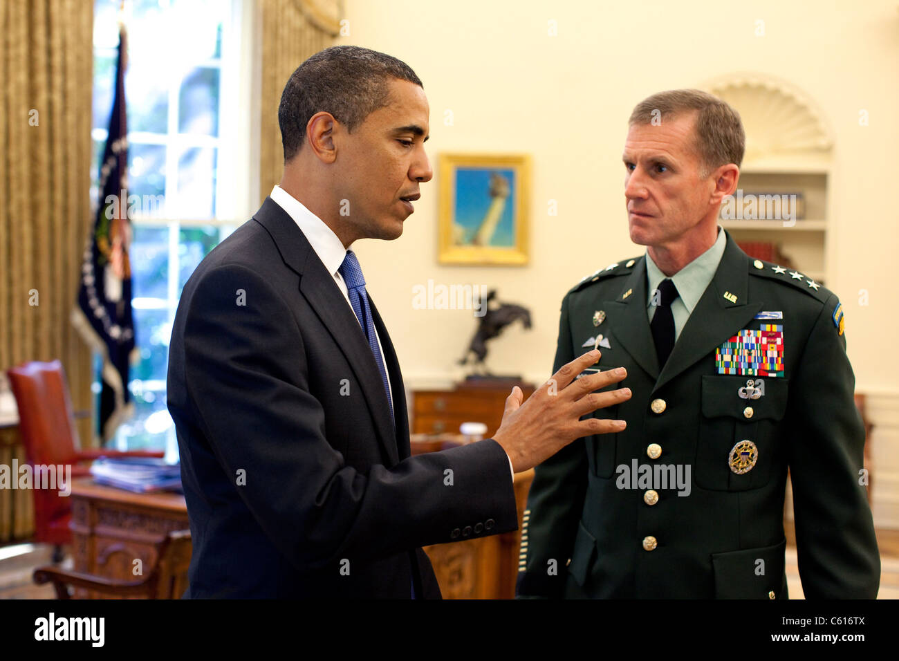 Gen stanley mcchrystal hi-res stock photography and images - Alamy
