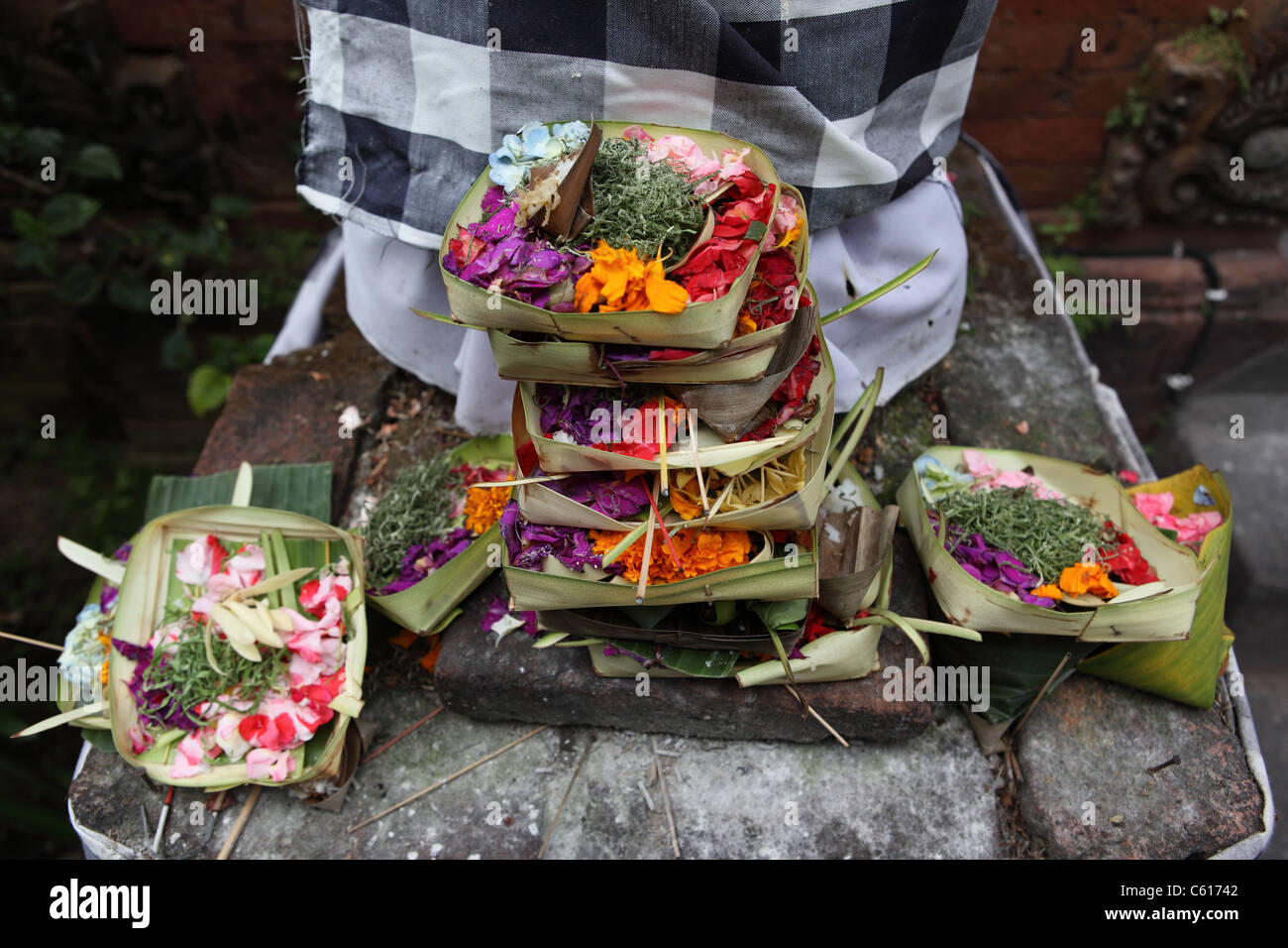 Offerings to Hindu gods at temple shrine. Kuta, Bali, Indonesia ...