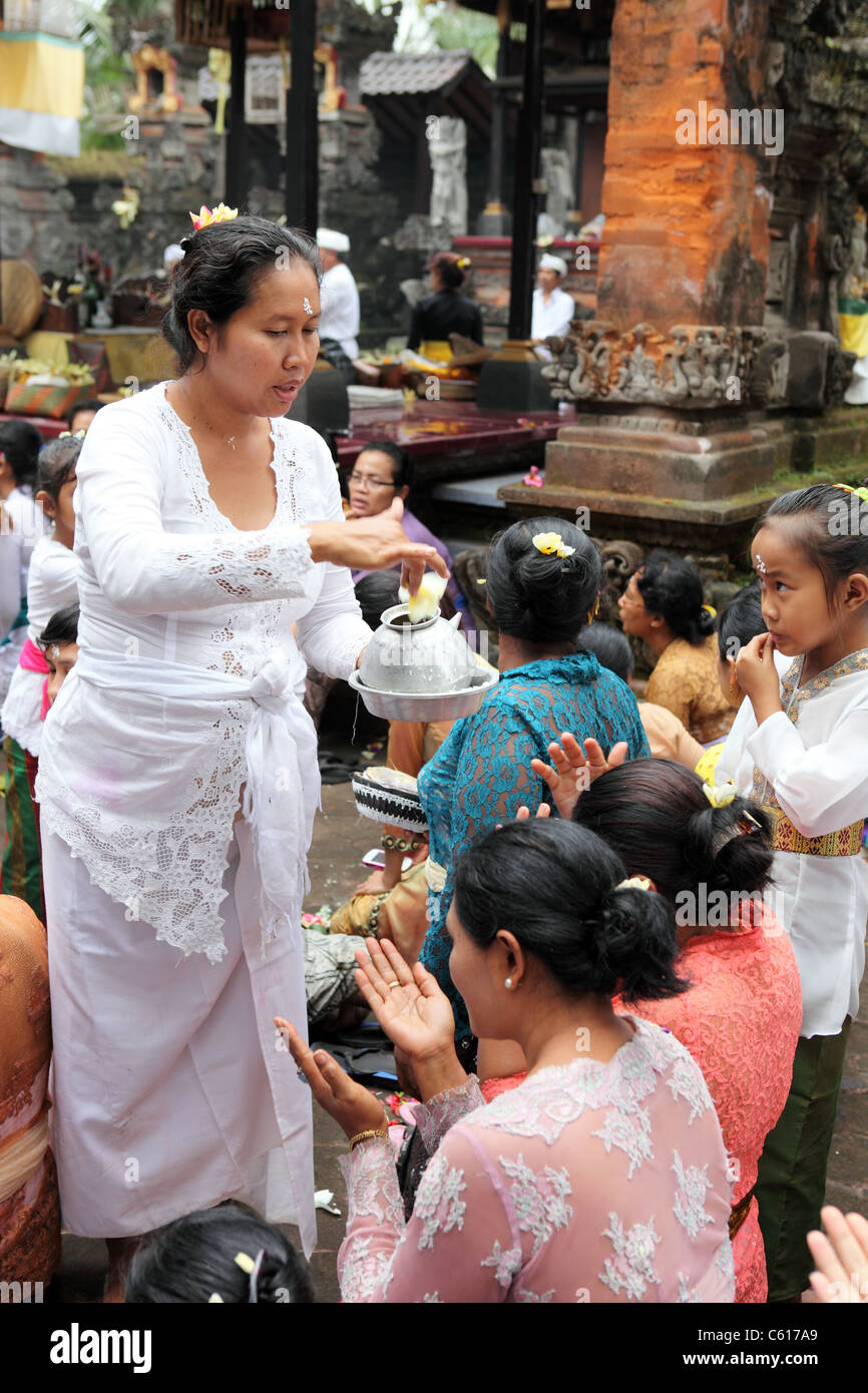 Hindu temple ceremony for Hari Raya Kuningan, Ubud, Bali, Indonesia ...
