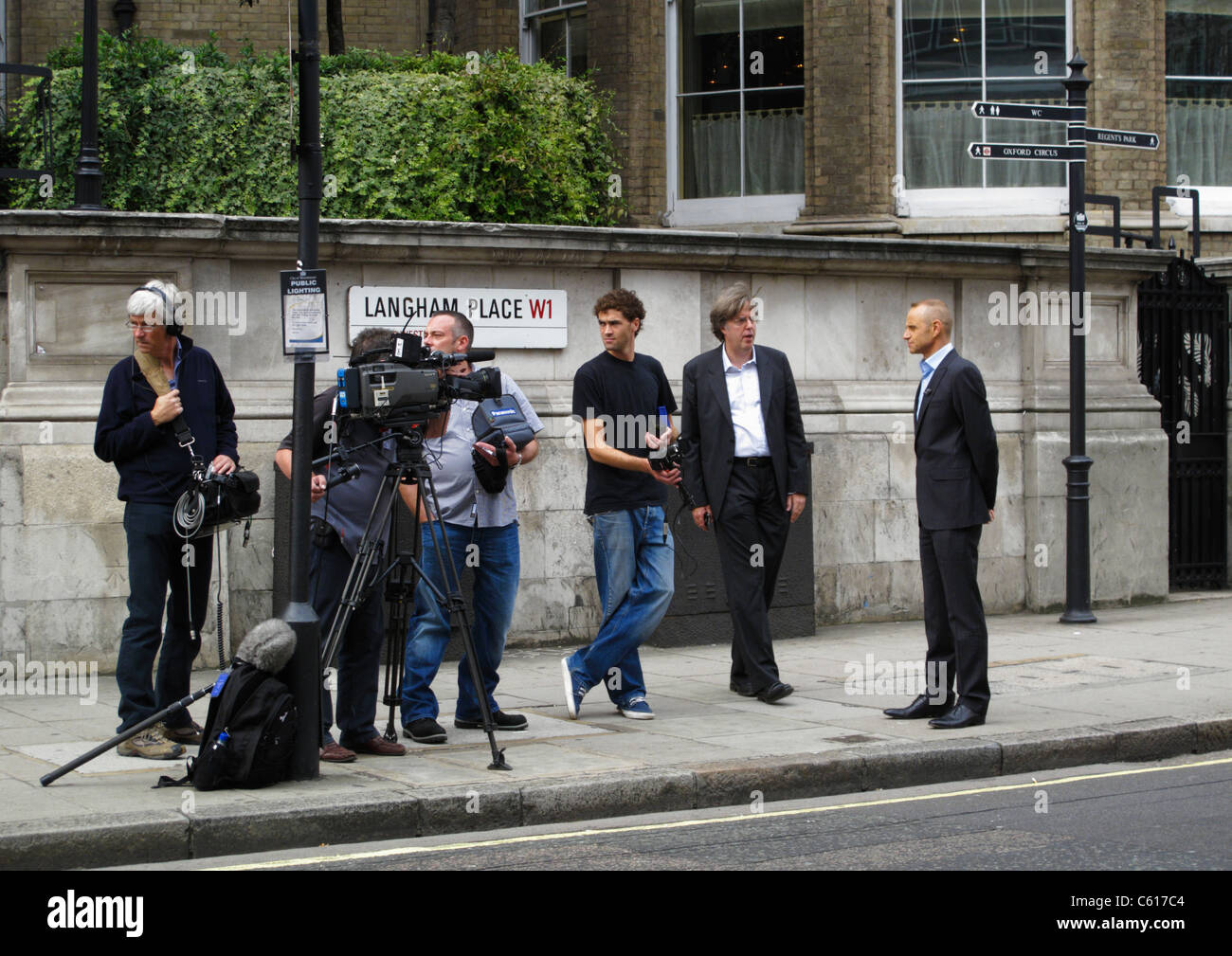 TV broadcast film crew london Stock Photo - Alamy