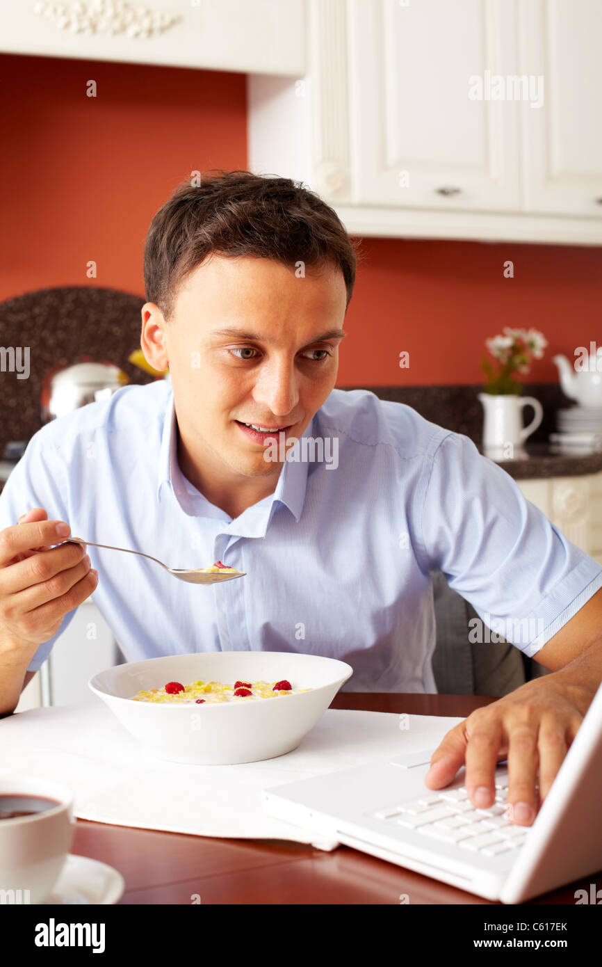 Busy people eating snacks hi-res stock photography and images - Alamy