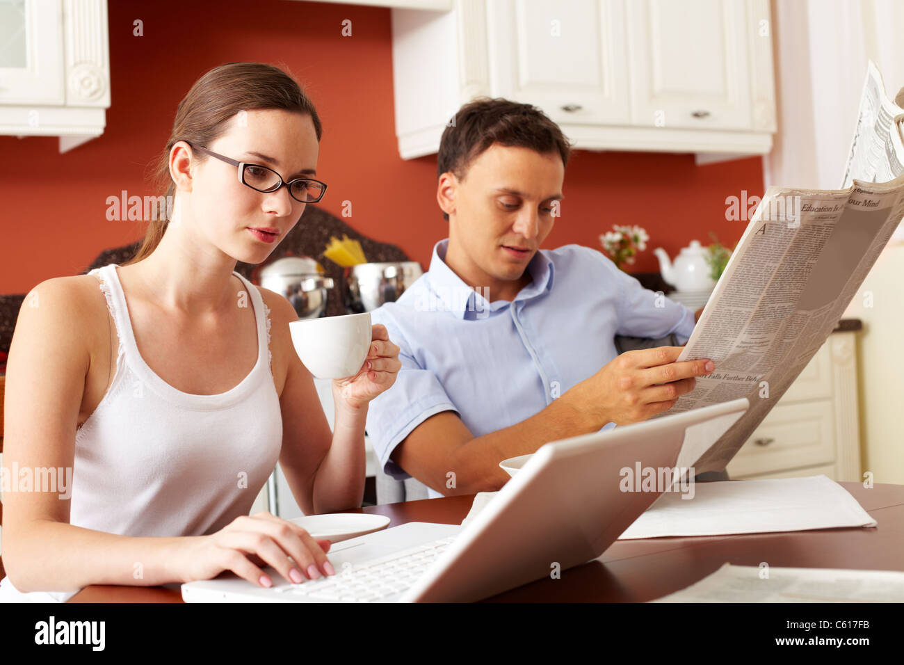 Busy people eating snacks hi-res stock photography and images - Alamy