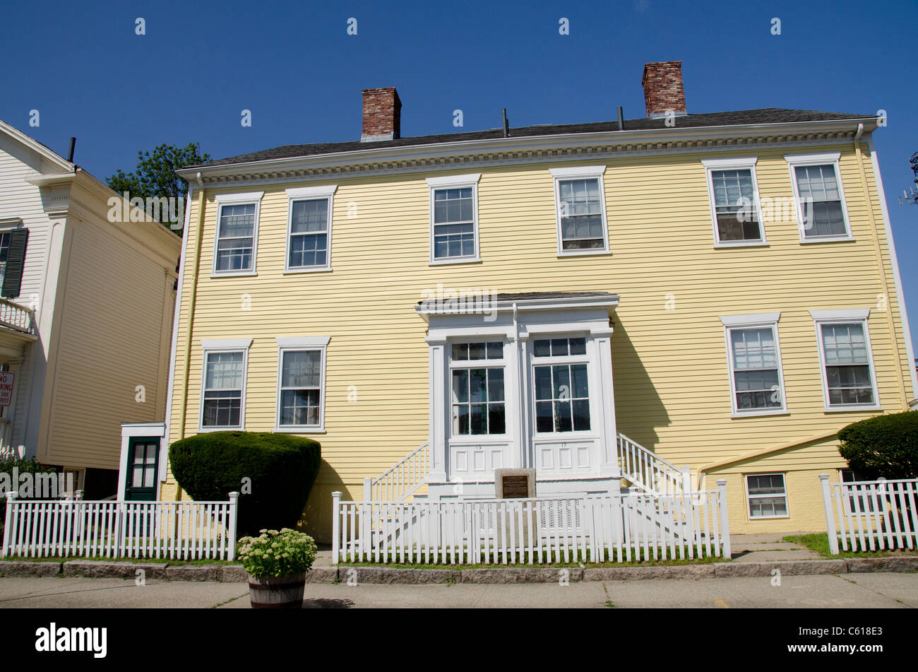 Massachusetts, New Bedford. Historic Quaker meeting house Stock Photo ...
