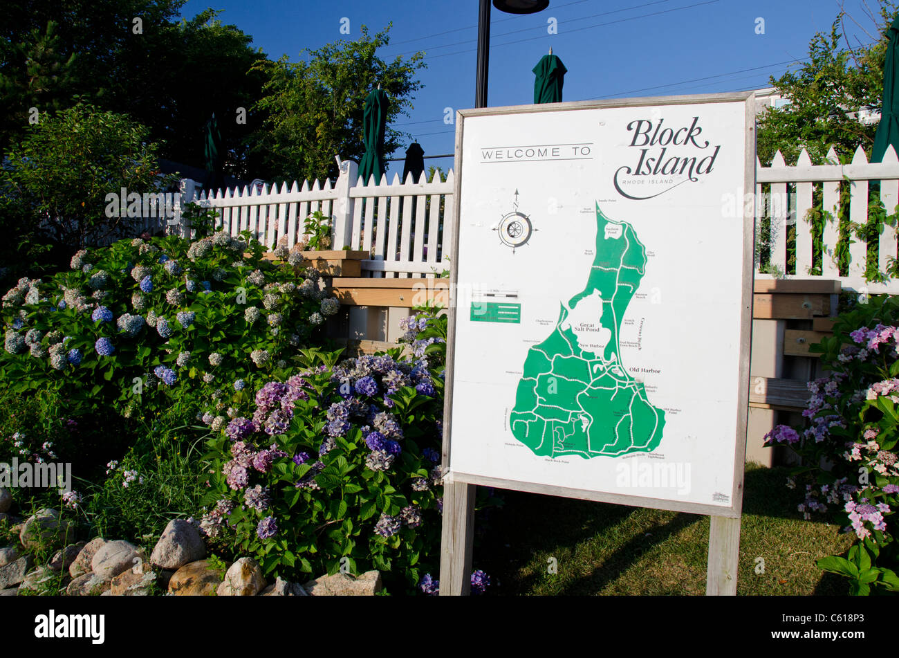 Blue hydrangea fence hi-res stock photography and images - Alamy