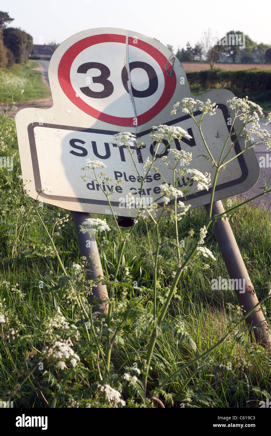 Damaged traffic sign hi-res stock photography and images - Alamy