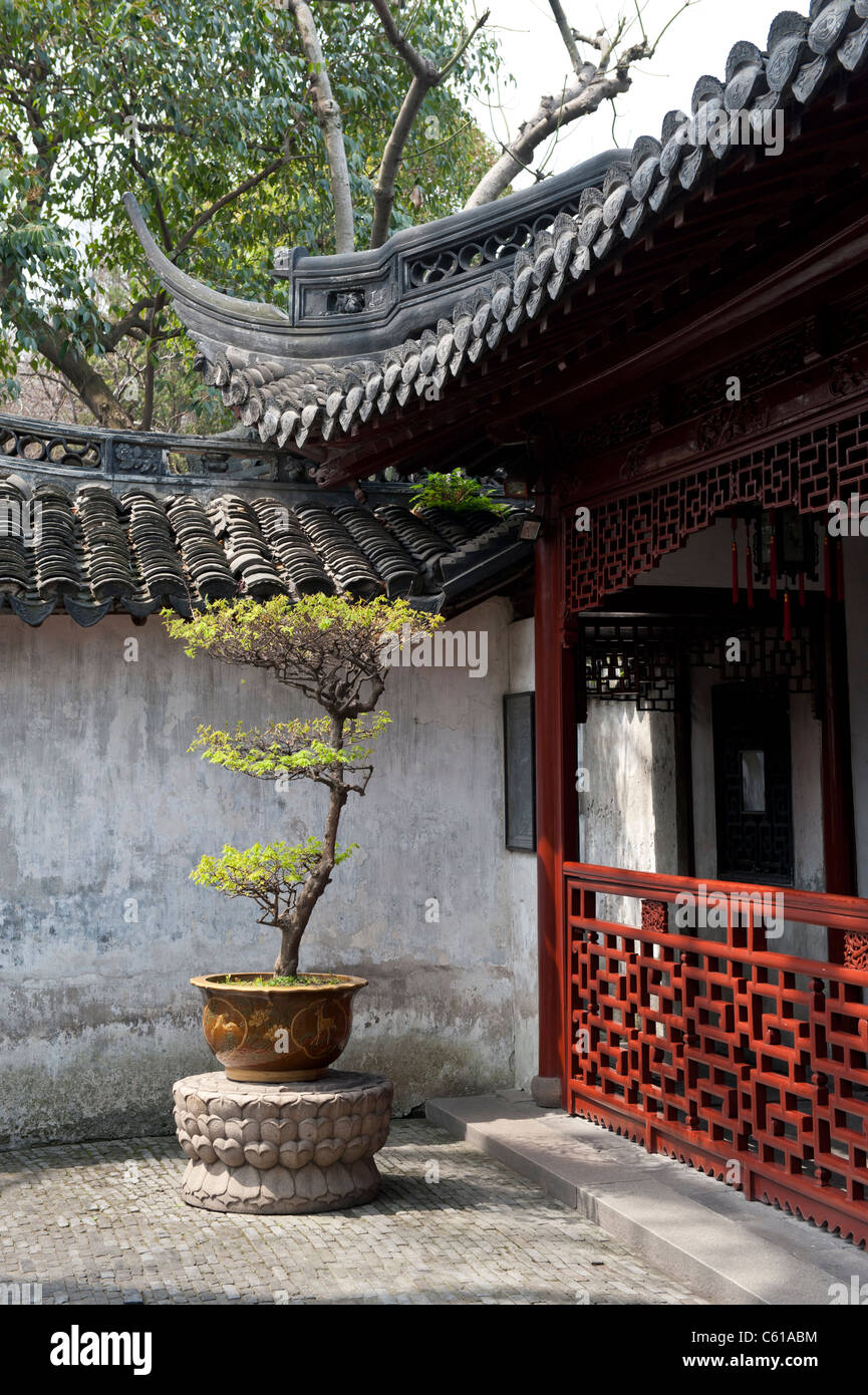 Pagoda in the yu garden in shanghai hi-res stock photography and images ...