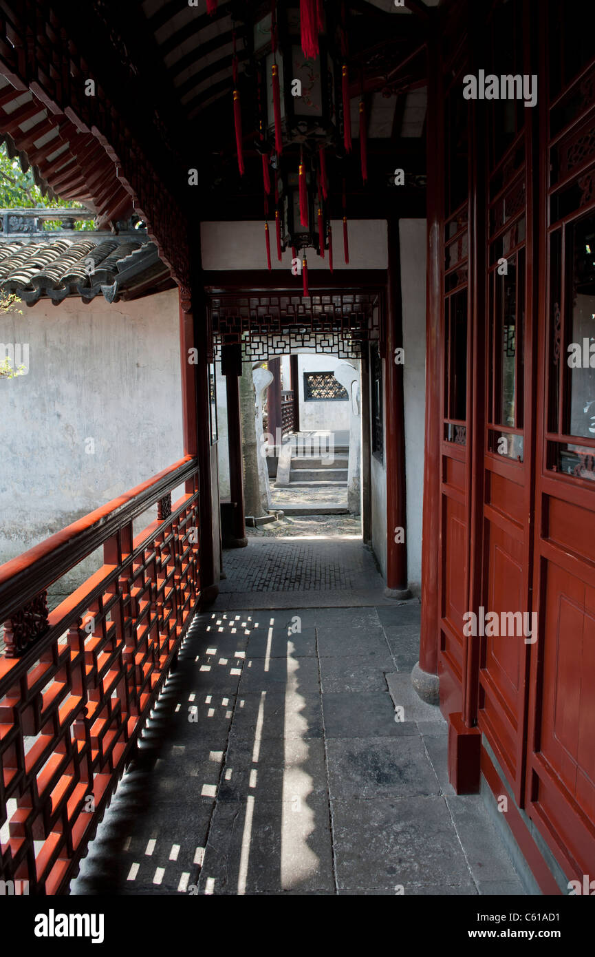 Passageway in Yuyuan Gardens in Shanghai, China Stock Photo - Alamy