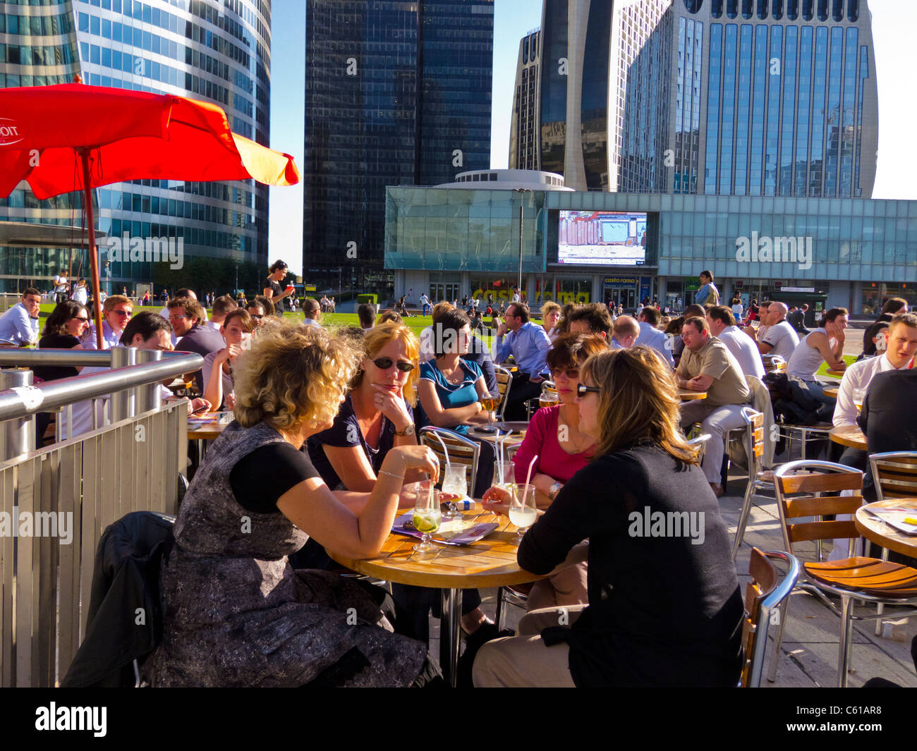 Sharing drinks outside cafe terrace hi-res stock photography and images ...