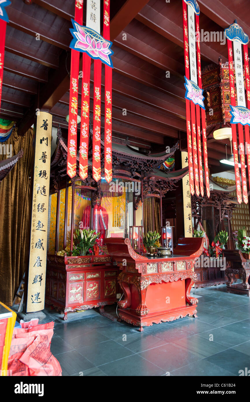 Altar in the Jade Buddha Temple, Shanghai, China Stock Photo - Alamy