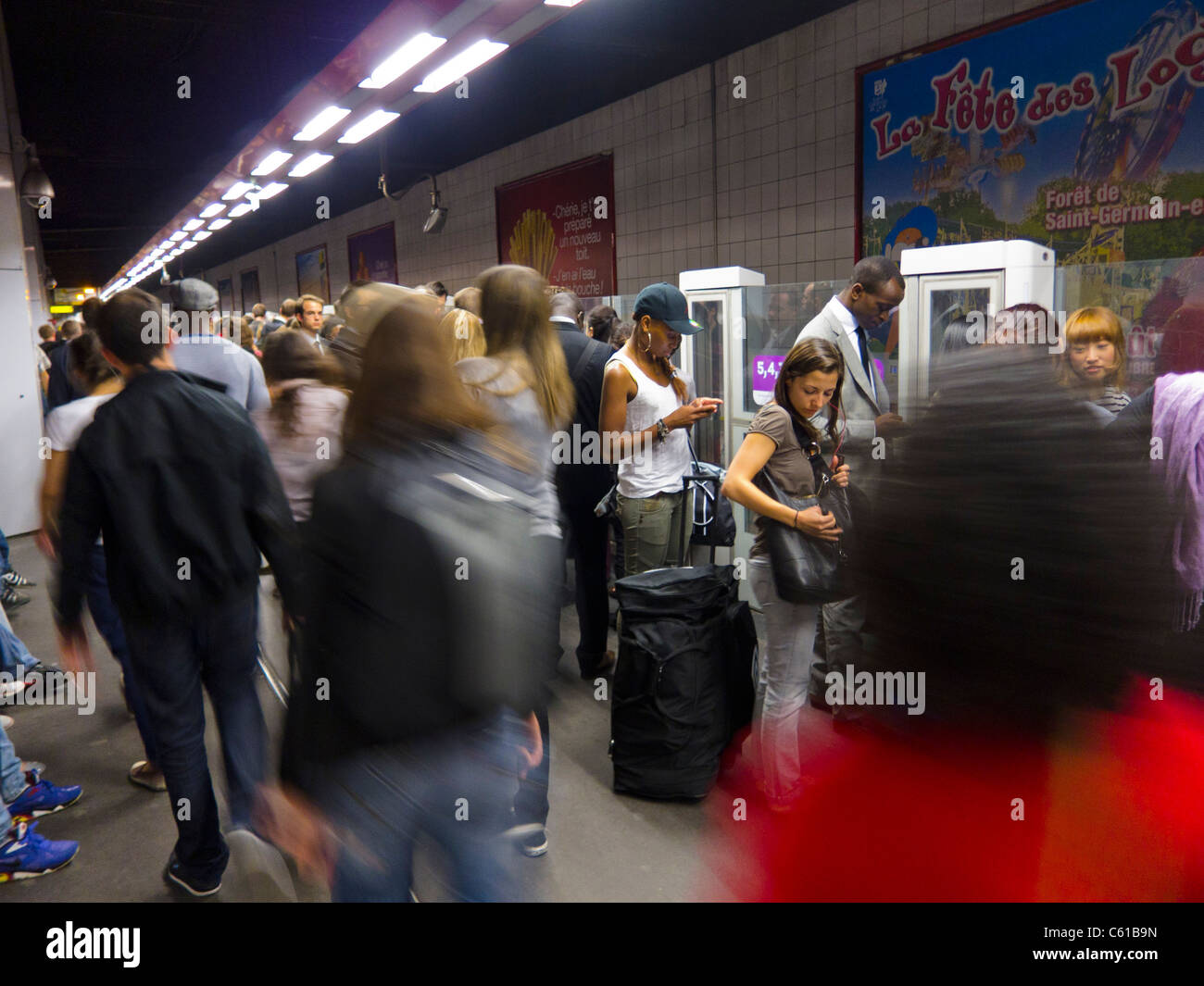 Paris, France, Large Crowd of People moving on Platform in Metro ...
