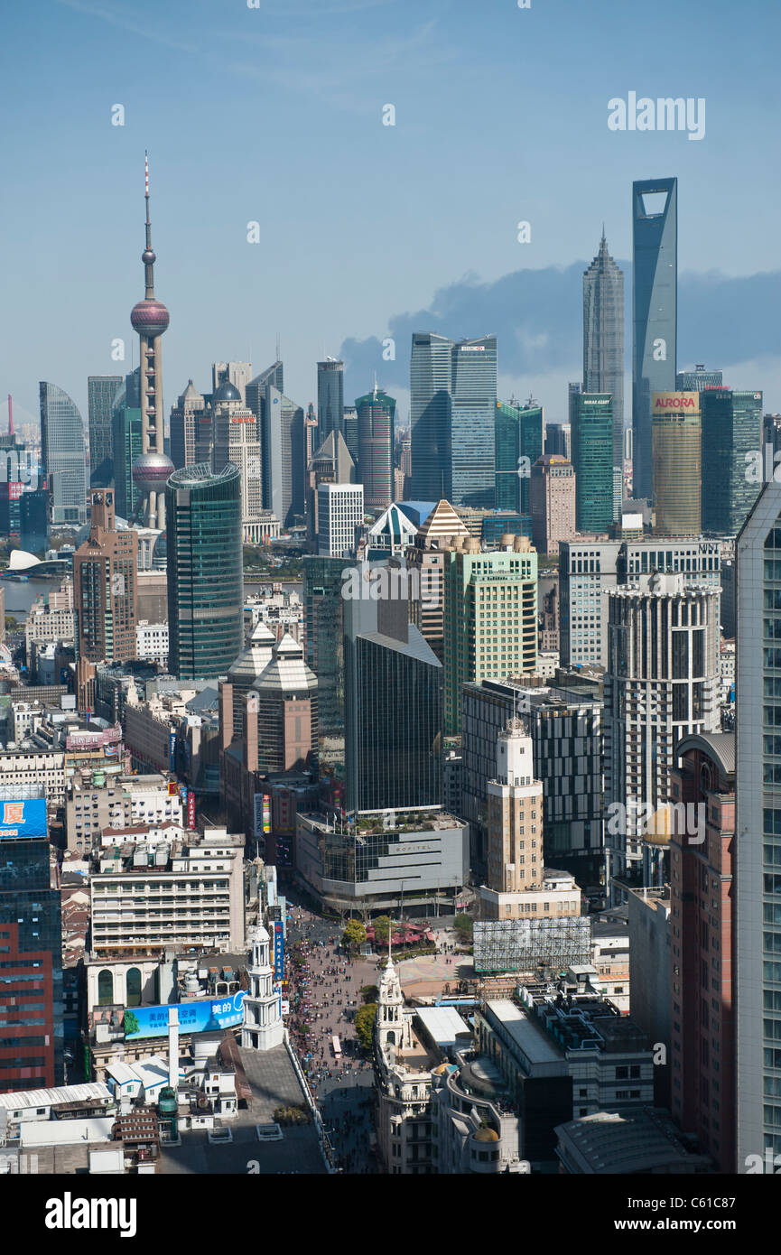 Shanghai skyline river puxi huangpu hi-res stock photography and images ...