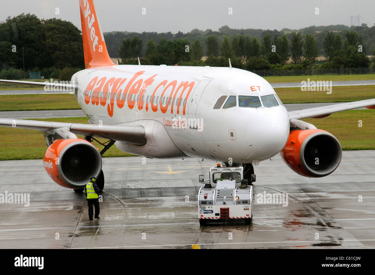 Pushback tractor hi-res stock photography and images - Alamy