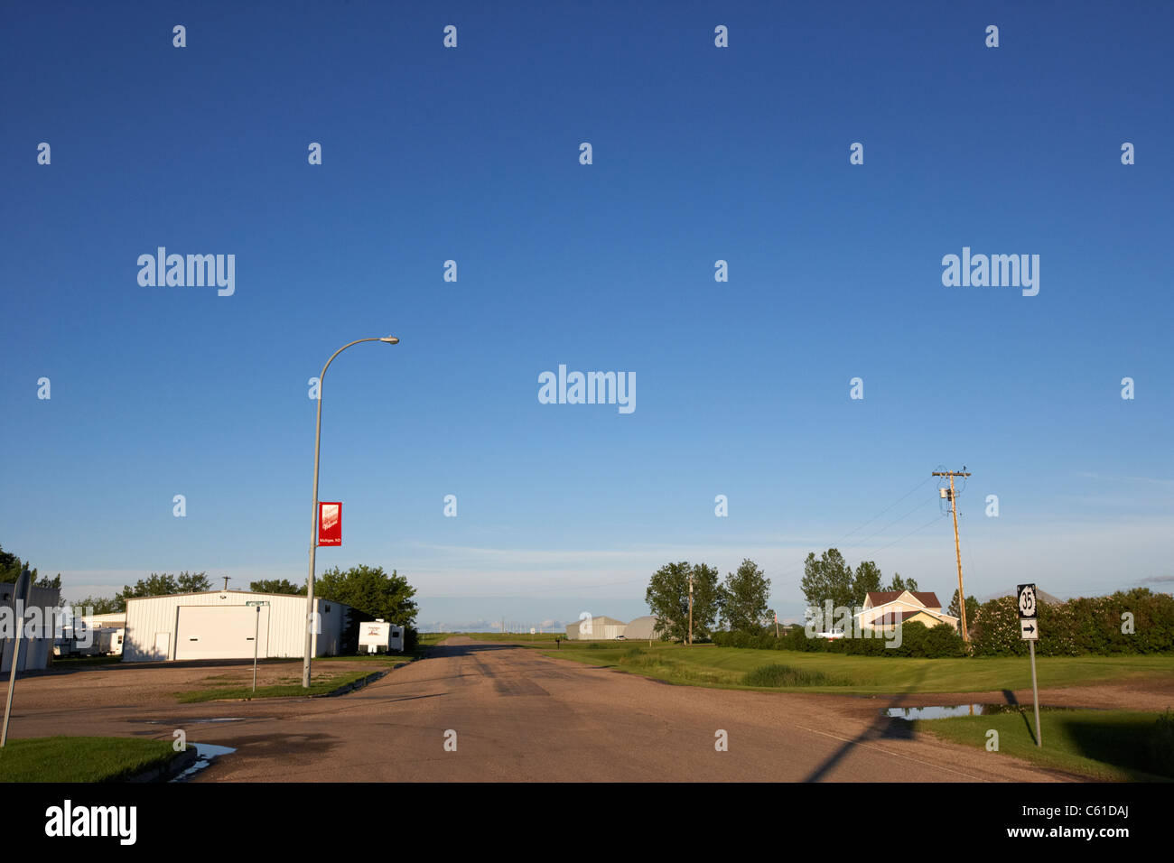 Empty rural roads hi-res stock photography and images - Alamy
