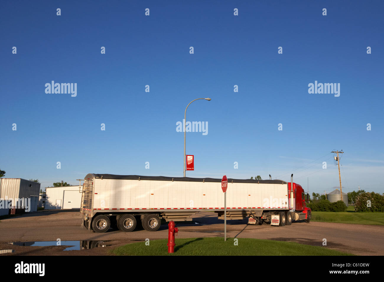 Large goods vehicle hi-res stock photography and images - Alamy