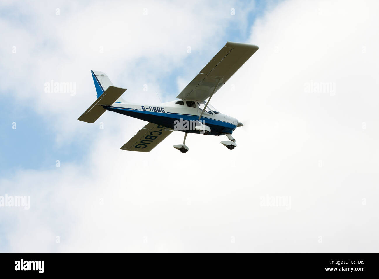 Techam P92-EM Echo (Modified) G-CBUG in flight at Netherthorpe Airfield ...
