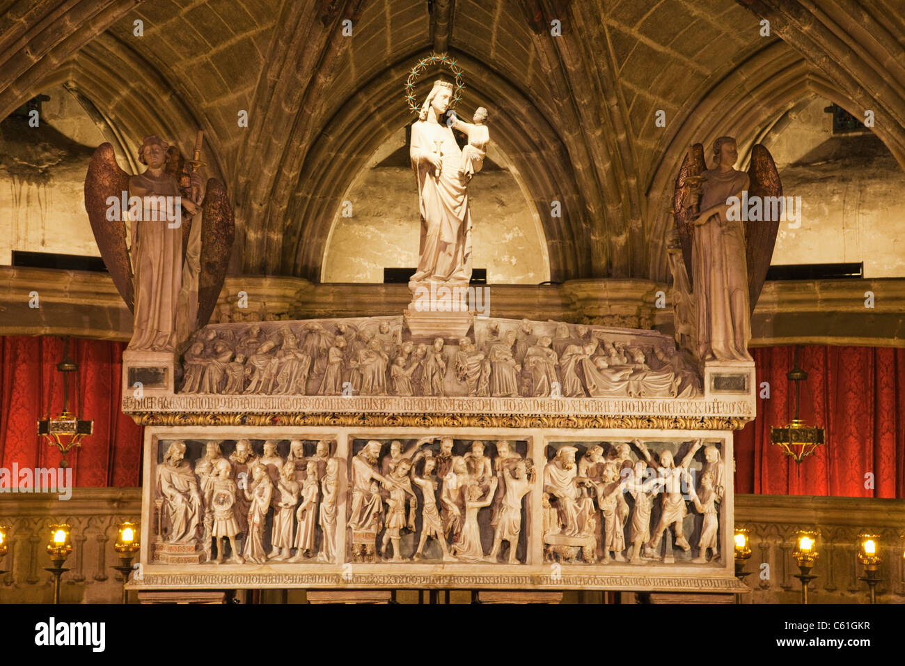Barcelona tomb hi-res stock photography and images - Alamy
