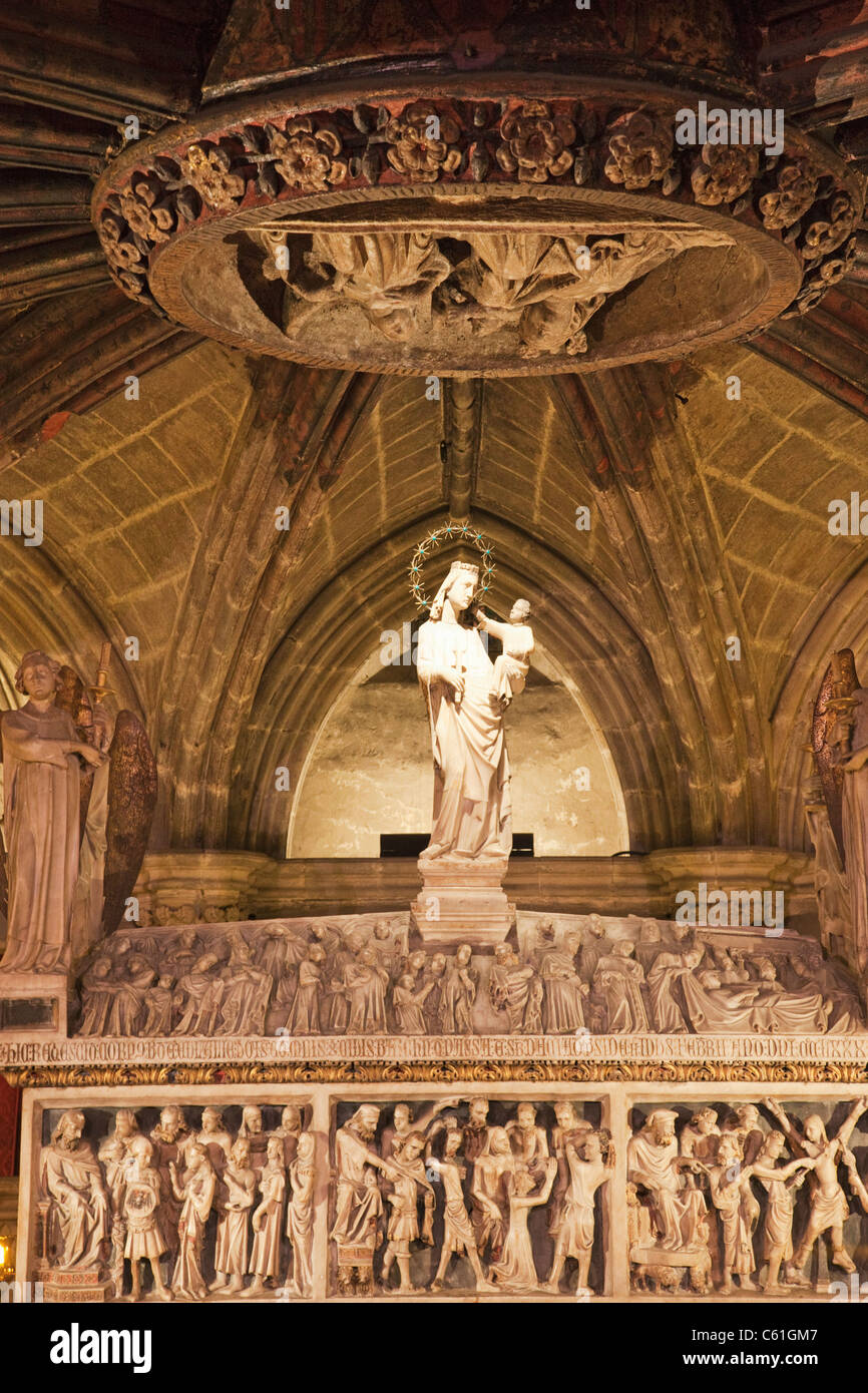 Barcelona cathedral tomb hi-res stock photography and images - Alamy