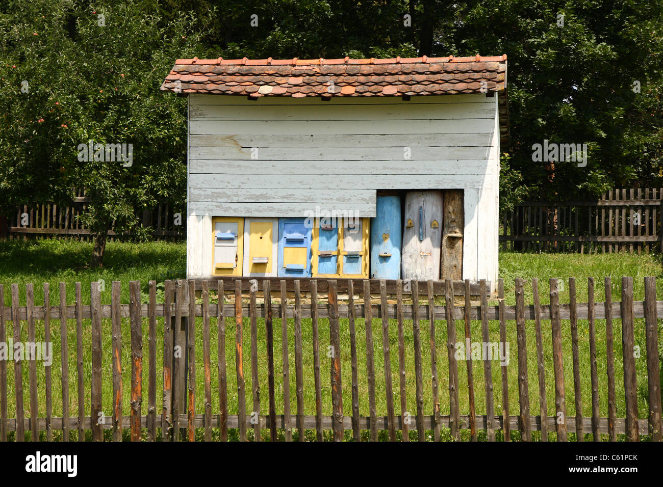 Traditional beehive hi-res stock photography and images - Alamy