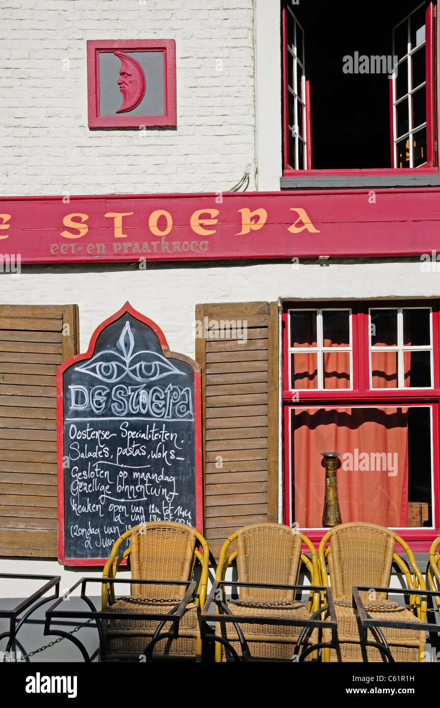 Bruges / Brugge, Flanders, Belgium. Restaurant facade 'De Stoepa' on ...