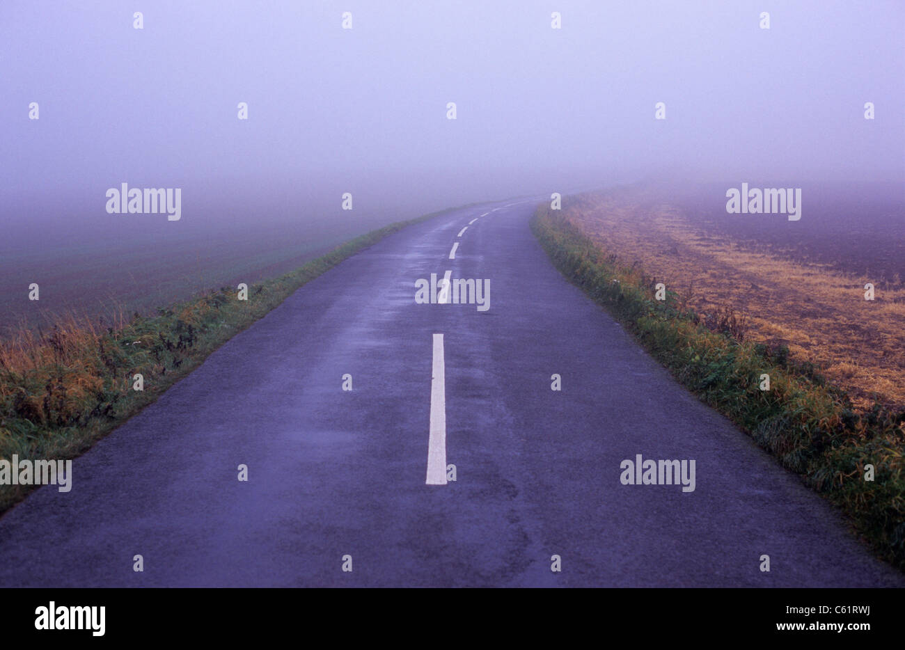 Dark corner wet road hi-res stock photography and images - Alamy