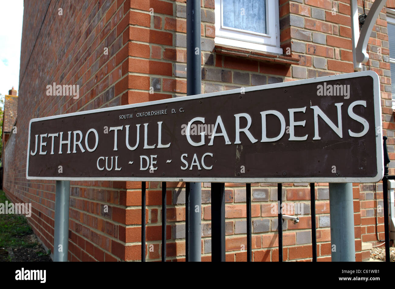 Jethro Tull Gardens sign, Crowmarsh Gifford, Oxfordshire, England, UK ...