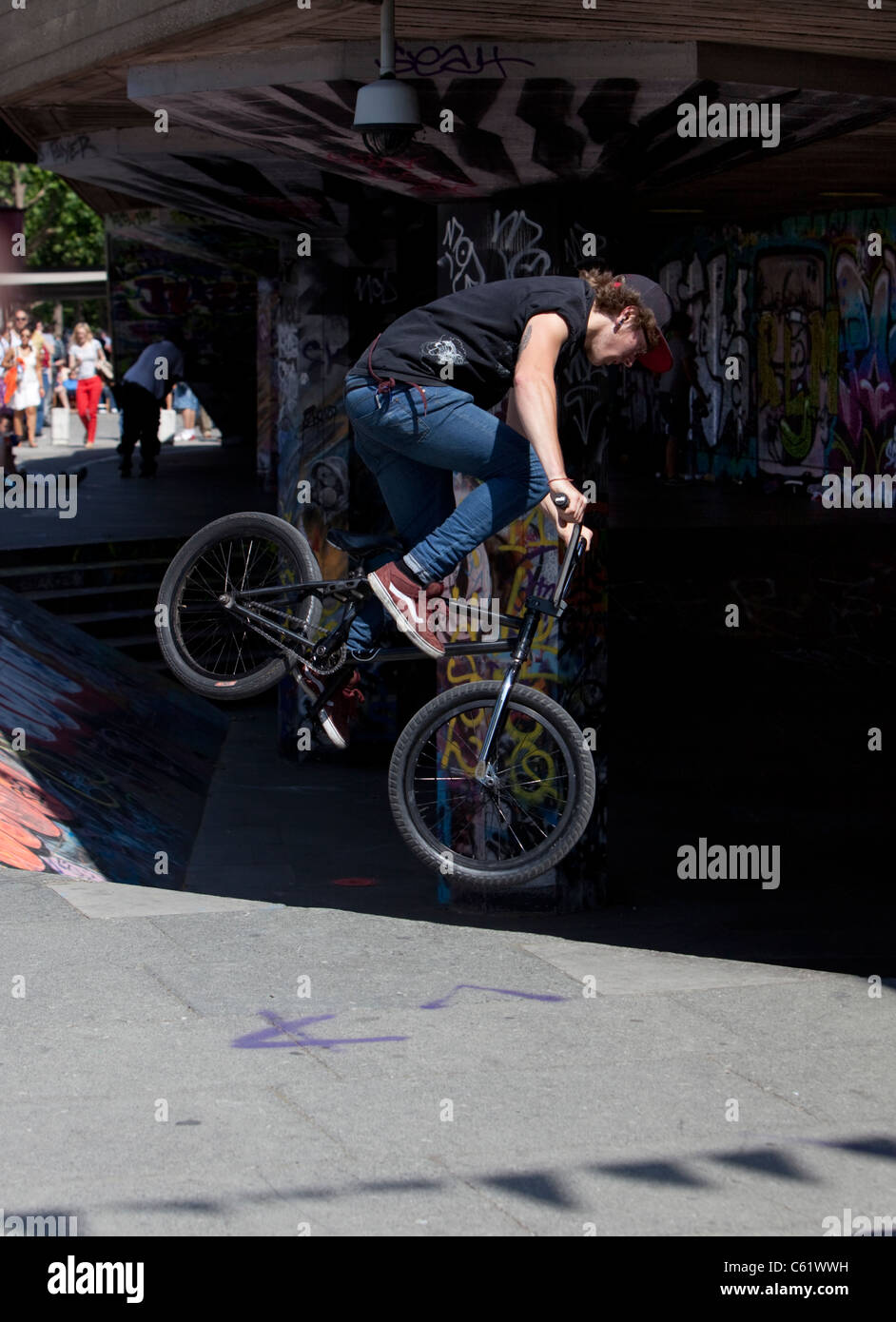 Bmx stunts hi-res stock photography and images - Alamy