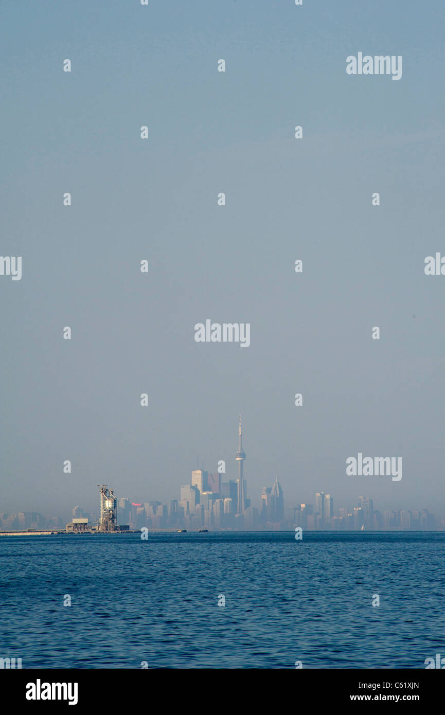 Toronto skyline in summer hi-res stock photography and images - Alamy
