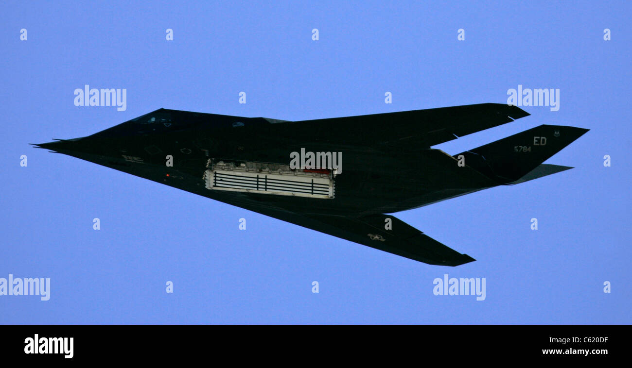 F-117 bomb bay doors open stealth Stock Photo - Alamy