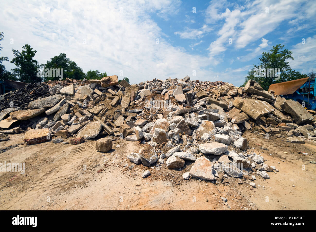 Pile rubble hi-res stock photography and images - Alamy