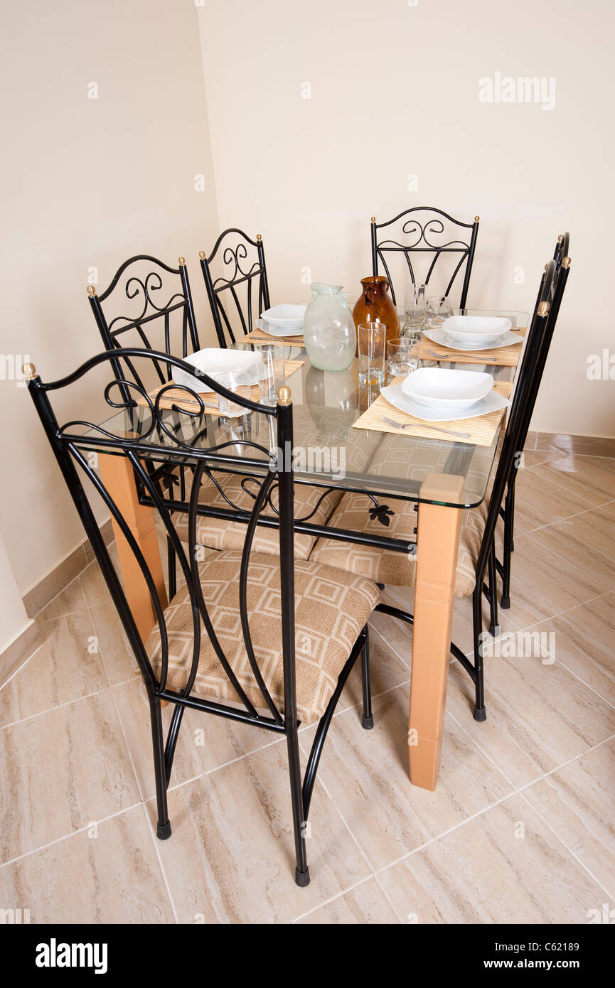 Dining table and chairs in a house Stock Photo - Alamy