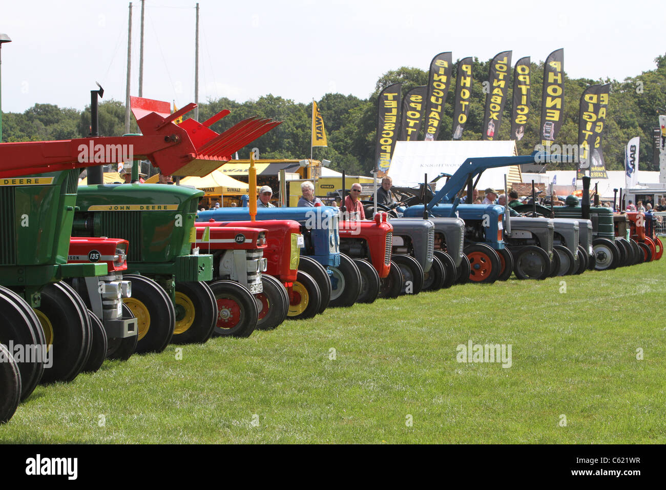 Line up of tractors hi-res stock photography and images - Alamy