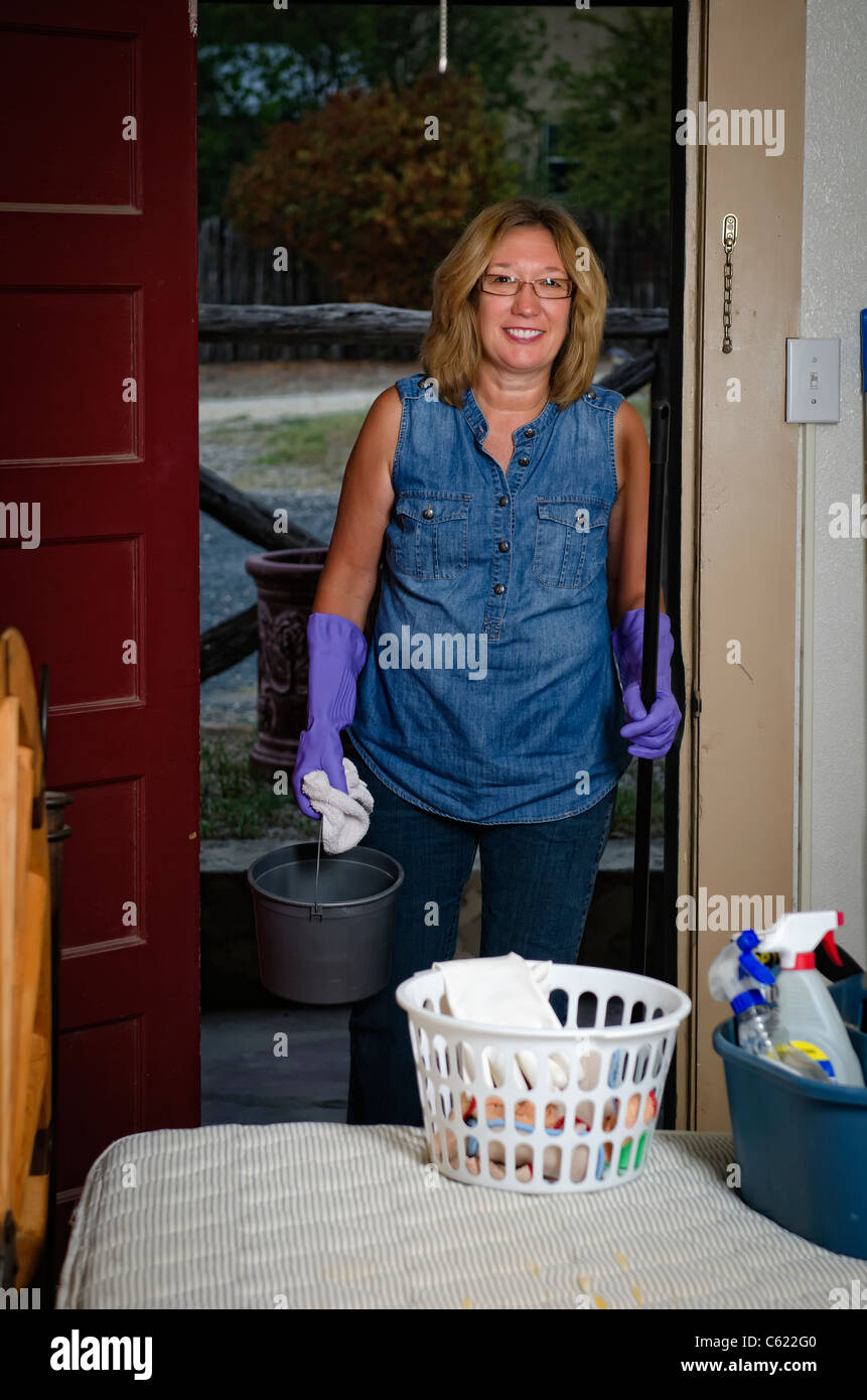 Mature cleaning lady hi-res stock photography and images - Alamy