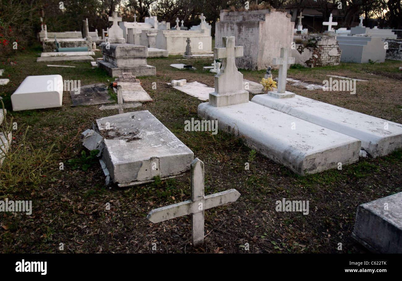 Grand Isle Louisiana cemetery Stock Photo - Alamy