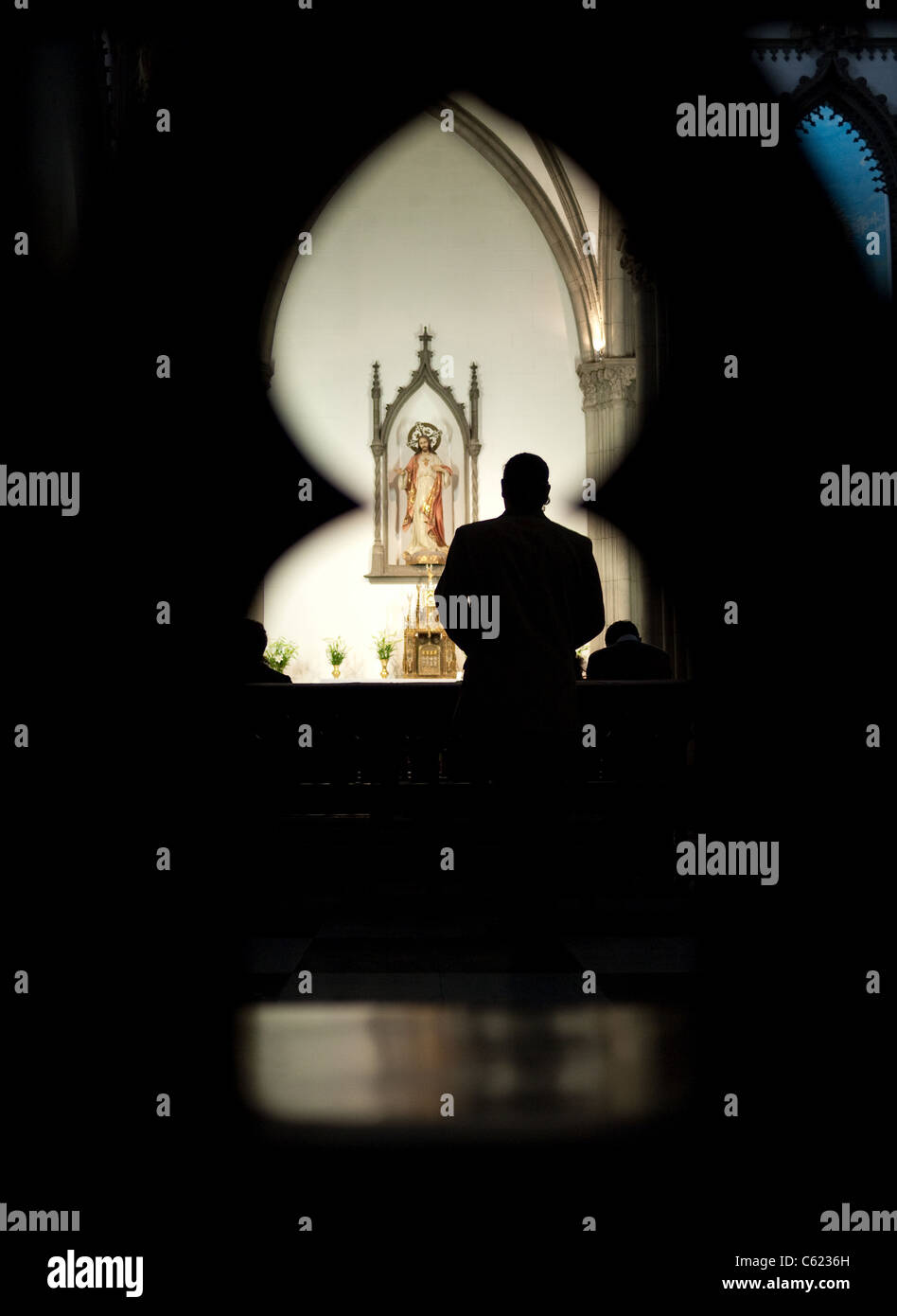 Man church praying hi-res stock photography and images - Alamy