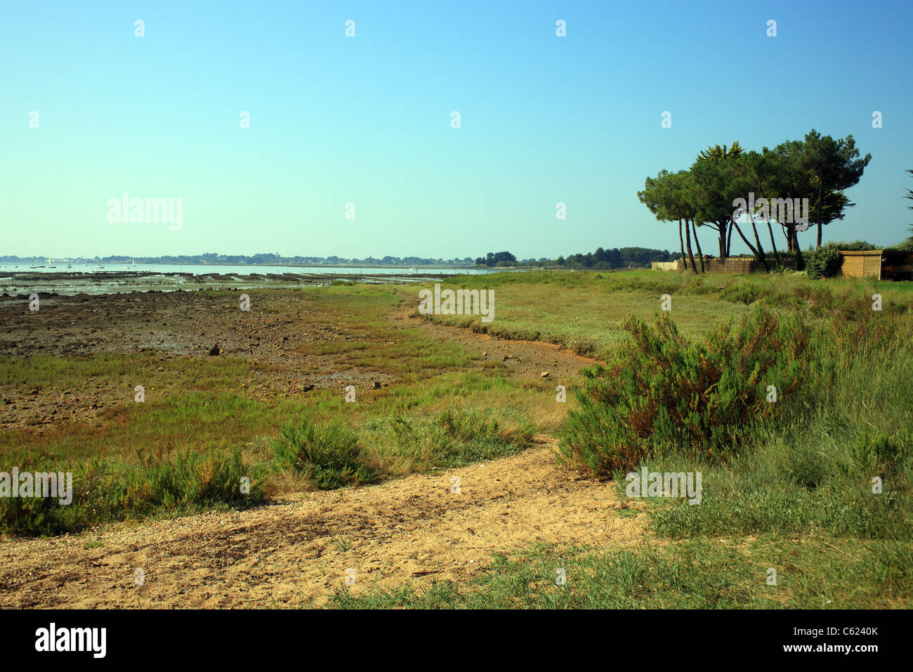 Low tide and view towards Riviere d'Auray from Port du Parun, Parun ...