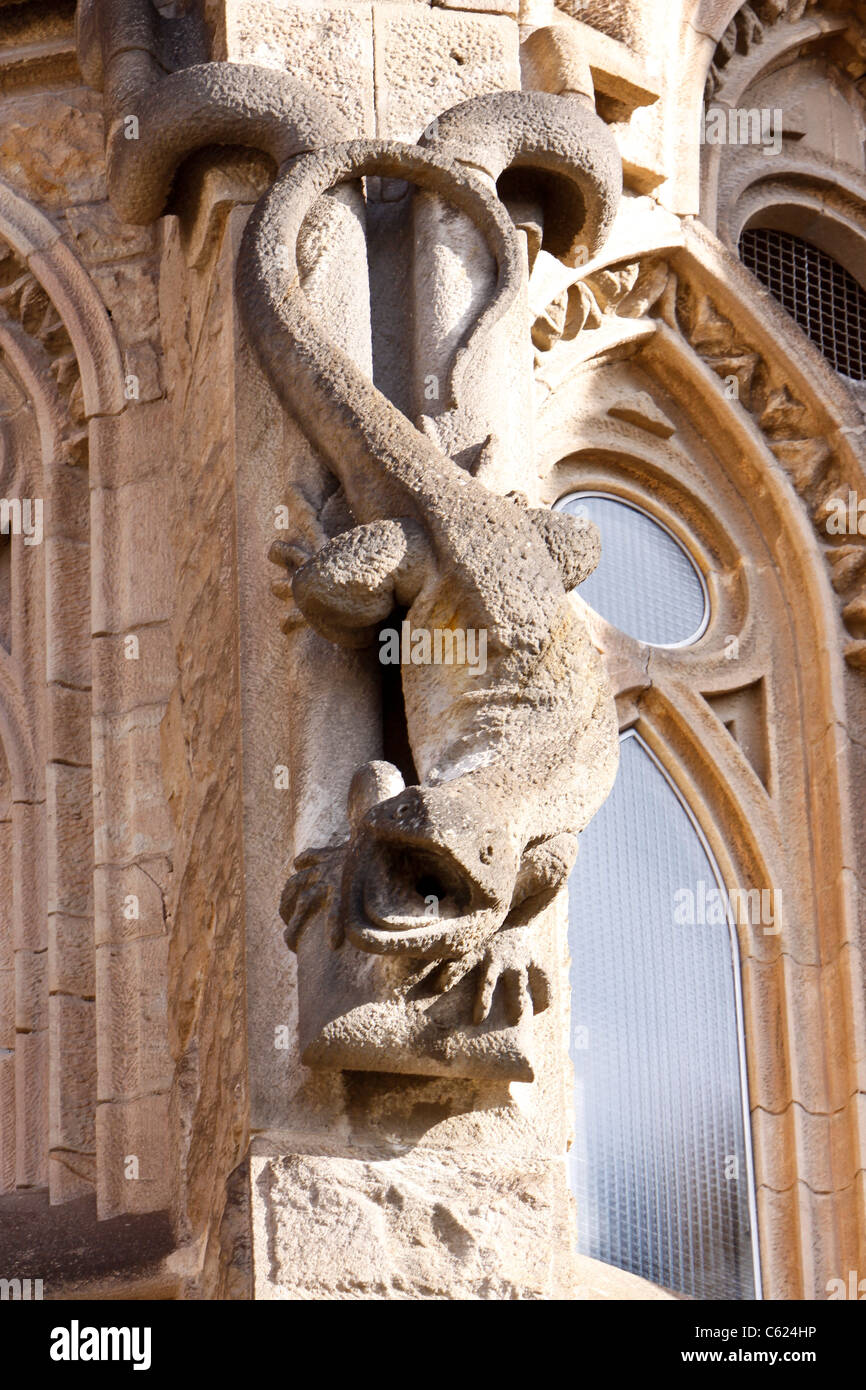 La Sagrada Familia, Gaudi church architecture, Barcelona Catalunya ...