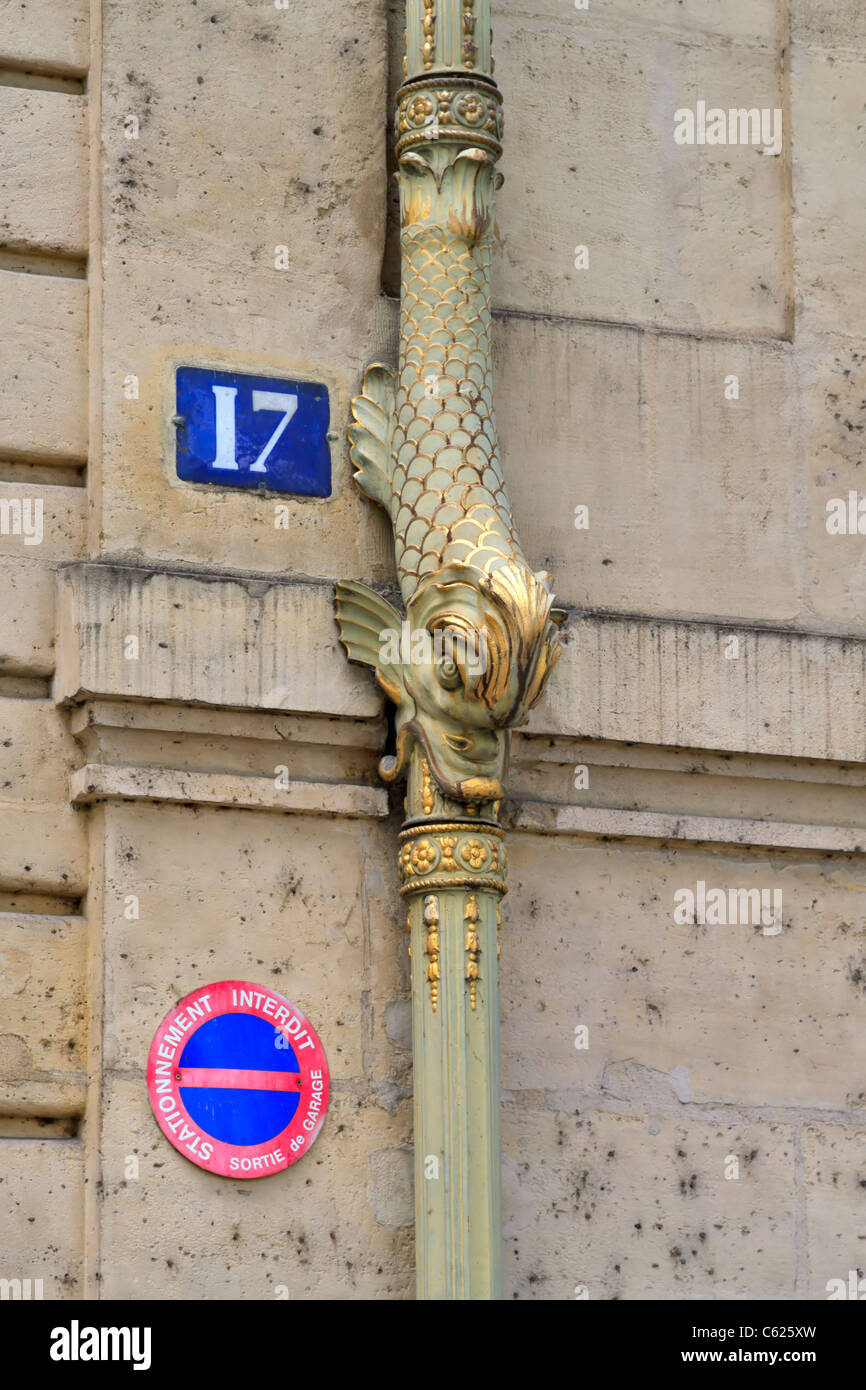 Downspout hi-res stock photography and images - Alamy