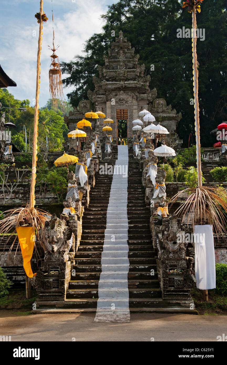 Main entrance stairs hi-res stock photography and images - Alamy