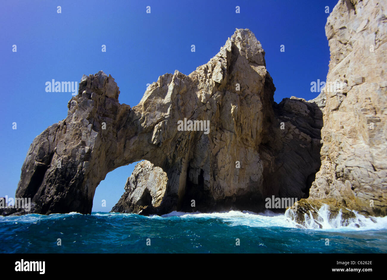 Cabo San Lucas natural stone bridge and huge tidal wawes in Baja ...