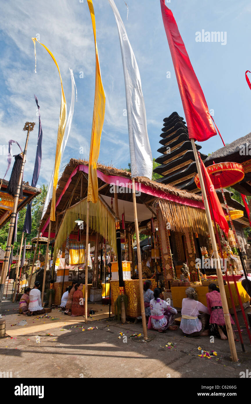 Fire altar hindu hi-res stock photography and images - Alamy