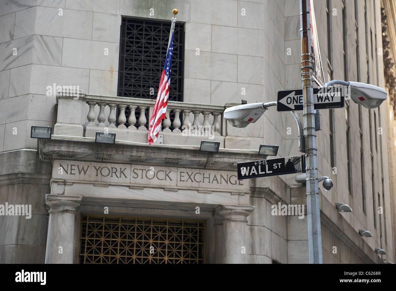 American flag wall street hi-res stock photography and images - Alamy