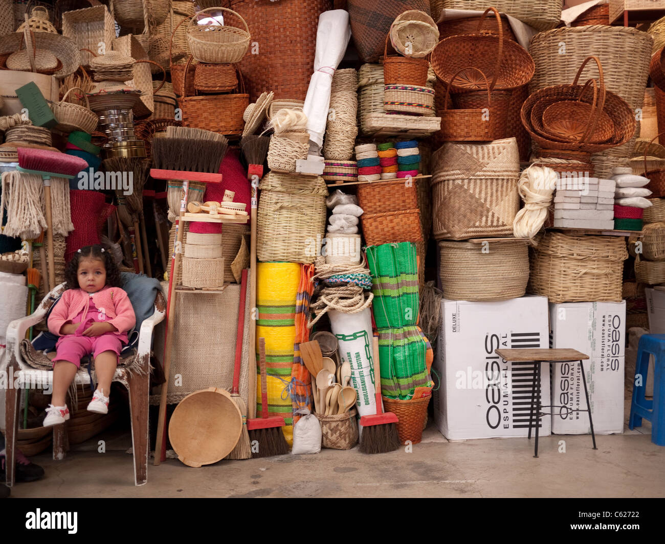 Child in market Stock Photo - Alamy